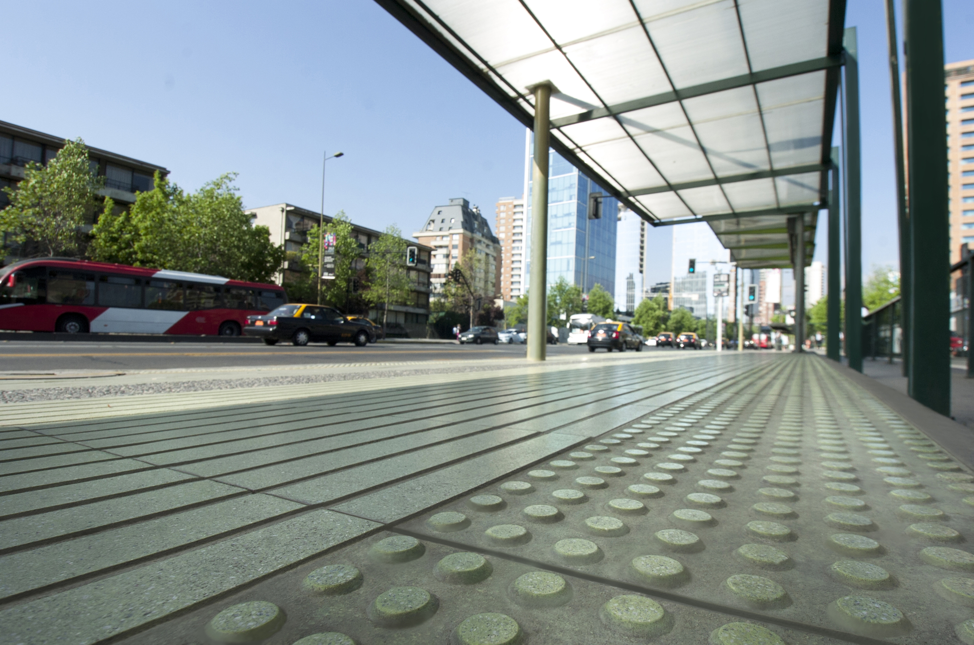 Pisos Táctiles o Baldosas Pododáctiles. - Accesos